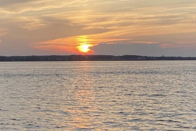 1.5hr Harbour Experience on North America's LARGEST solar boat! - Who Should Consider This Experience?