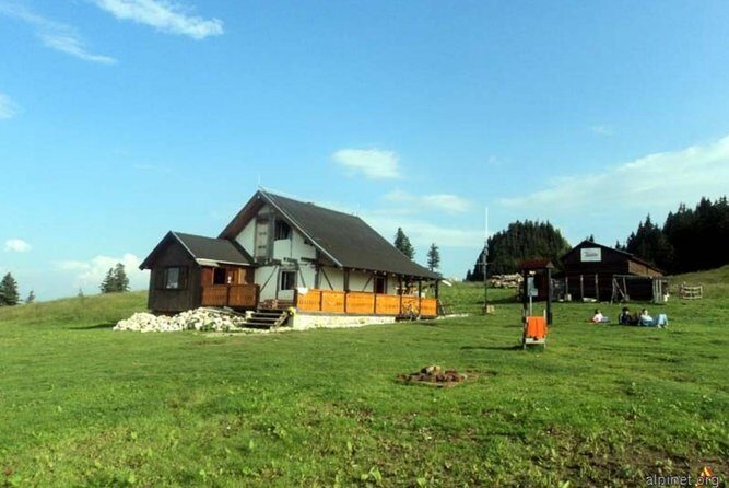 1 day CARPATHIAN PEAKS & CHALETS hike - Who Will Love This Experience?