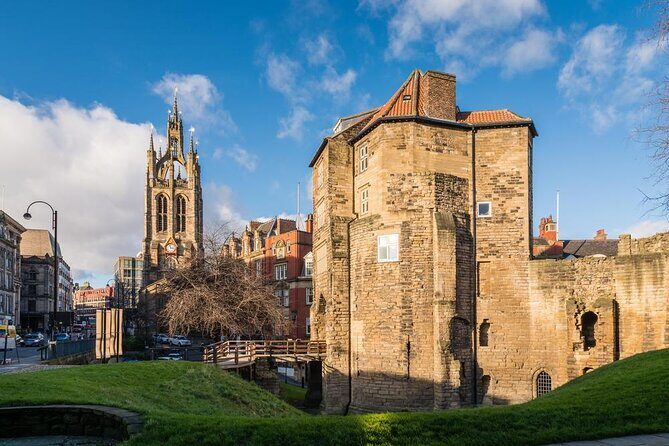 1-Hour and a Half Walking Guided Tour in Medieval Newcastle - Key Points
