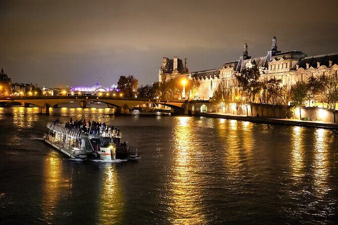 1 Hour Paris Illuminated Evening Sightseeing Cruise - A Closer Look at the Experience