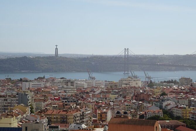 1-hour private eco tuk-tuk tour for up to 6 people through Lisbon - What Makes This Tour Stand Out?