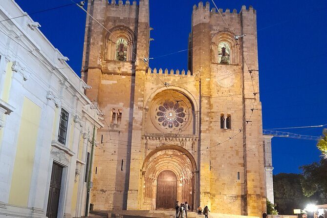 1-hour private eco tuk-tuk tour for up to 6 people through Lisbon - Practical Details & Value