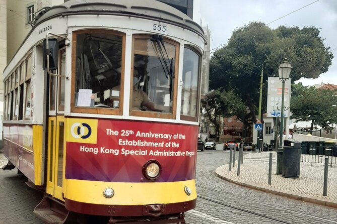 1-hour private eco tuk-tuk tour for up to 6 people through Lisbon - FAQ