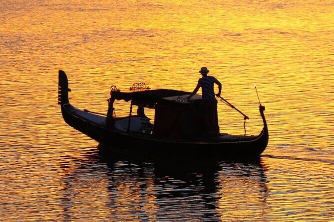 1 Hour Private Romantic Gondola Cruises in Banksia Beach - Who Will Love This Experience?