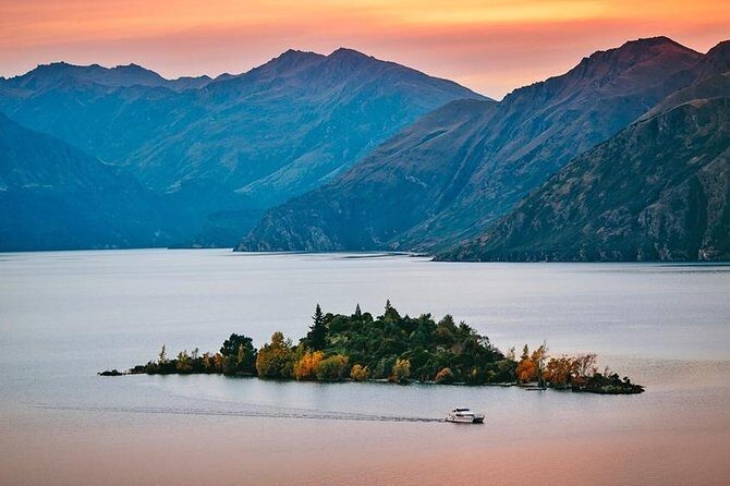 1-Hour Ruby Island Cruise and Walk - An Easy Introduction to Wanaka’s Natural Beauty