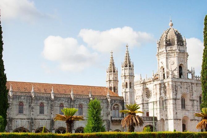 1 to 8 person private tour of Lisbon & Belém & Jerónimos - Transportation and Comfort