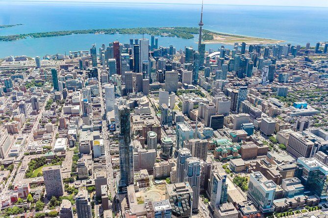 14-Minute Helicopter Tour Over Toronto - An In-Depth Look at the Toronto Helicopter Tour