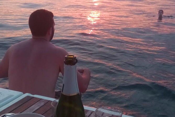 1h Refreshing Sailing Tour in Barcelona with Open Bar & Snacks - Practical Considerations