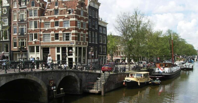 2.5-Hour Amsterdam Sightseeing Tour by Bike - Key Points