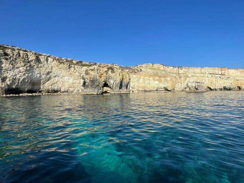 2.5-HOUR BOAT TOUR ORTIGIA+SEA CAVES+PILLIRINA+FRUIT DRINK - Key Points