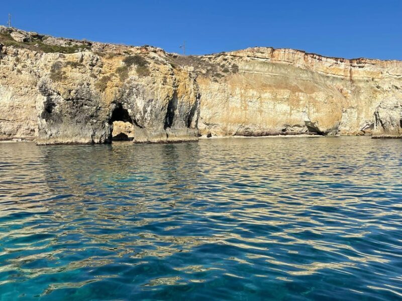 2.5-HOUR BOAT TOUR ORTIGIA+SEA CAVES+PILLIRINA+FRUIT DRINK - The Sum Up