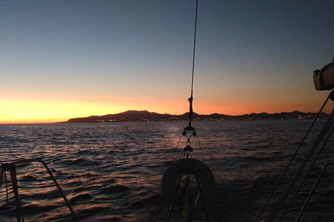 2.5h Sunset Navigation with Azorean appetizers and Wine - Key Points