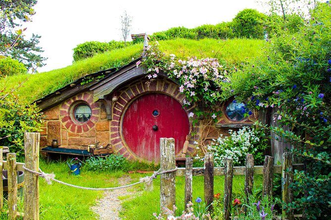 2 Day Waitomo Caves, Hobbiton Movie Set and Rotorua Tour from Auckland - Who Will Love This Tour?