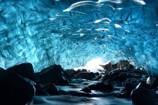 2 Day Winter Tour to Iceland's South Coast and Diamond Beach - Exploring Iceland’s South Coast in Winter: A Detailed Review of the 2-Day Tour