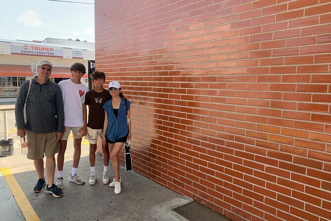 2 Hour and 30 Minutes Walking Tour in 5 De Diciembre - Practical Details