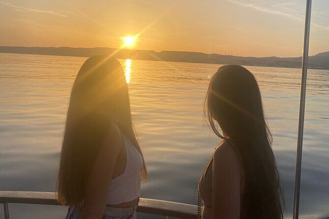 2-Hour Excursion in Search of Dolphins/ Includes Drink and Snacks - FAQ