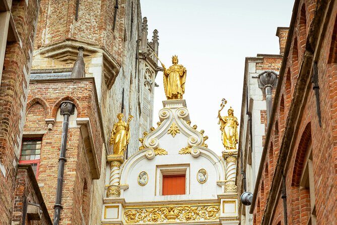 2-Hour Historical Walking Tour in Bruges with Praline Included - The Markt and the Belfry – Bruges’ Iconic Centerpiece