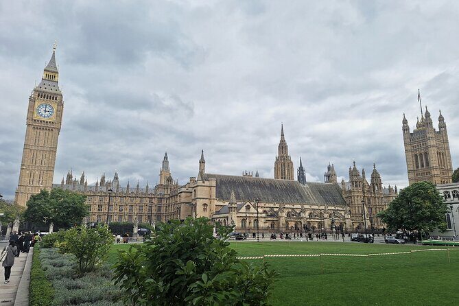 2 Hour Walking Tour from Buckingham Palace to Big Ben - Practical Details and Traveler Tips