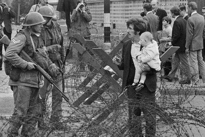 2 hours Belfast Original Drivers The Troubles Black Taxi Tour - FAQs