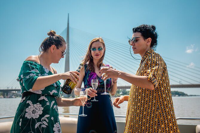 2 hours / Sightseeing Boat cruise Drinks Included - The Landmark of Pobednik