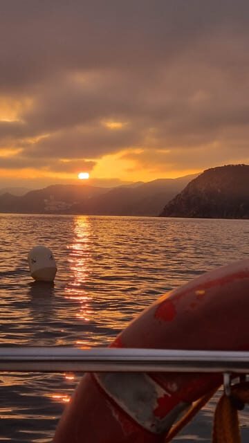 2 hours sunset sailing in a sailboat in Platja d'Aro - An In-Depth Look at the Sunset Sailing Tour in Platja dAro