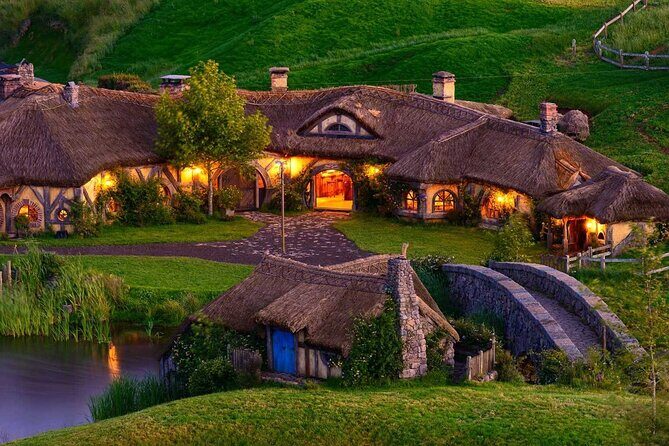 2 Night Auckland - Arrival Option with Hobbiton and Waitomo Caves - Key Points