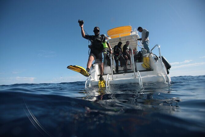 2 Tank Tour in Cabo San Lucas Reserve, Certified Divers with MANTA - FAQ