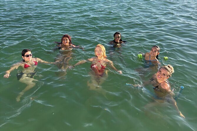 27ft Miami Catamaran for Groups and Parties - The Adventure Begins: What to Expect on This Miami Catamaran Tour