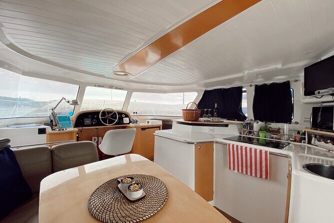 2H Lisbon Private Luxury Catamaran Tour with Welcome Drink - Who Should Book This Tour?