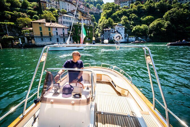 2H Private Cruise on a beautiful wooden speedboat on Lake Como - Key Points  
