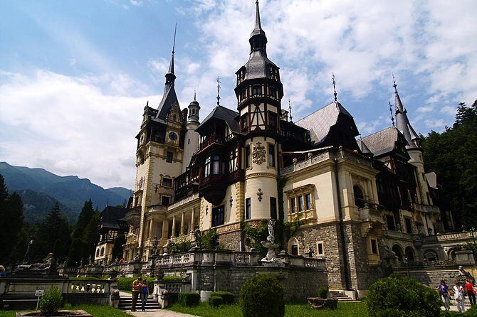 3-Castle: Peles,Bran,Rasnov,Sinaia Monastery from Brasov w pickup - What Makes This Tour Stand Out?
