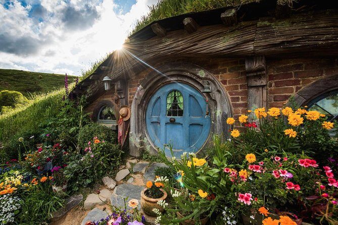 3 Day Waitomo Caves, Hobbiton Movie Set and Rotorua Tour from Auckland - Key Points