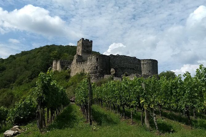 3-Hour Private Hiking Tour to historic places around Spitz in Wachau Valley - Key Points