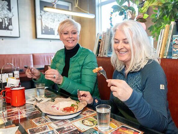 3-Hour Shared Christmas Food Tour with Guide in Reykjavik - Key Points