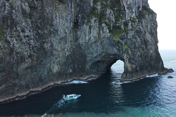 3 Hours // Hole in the Rock Cruise & Bay of Islands Tour - Key Points