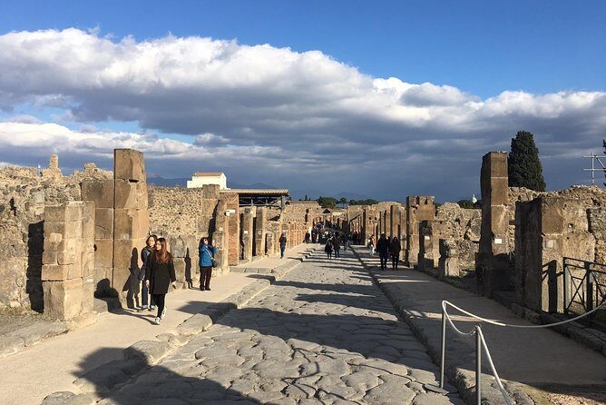 3-Hours Private Walking Tour in Pompeii with an Archaeologist - The Practicalities: Cost, Duration, and What’s Included