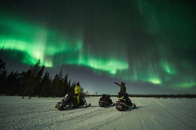 3 Hours Snowmobiling under Auroras and Night Sky - An In-Depth Look at the Snowmobiling Experience