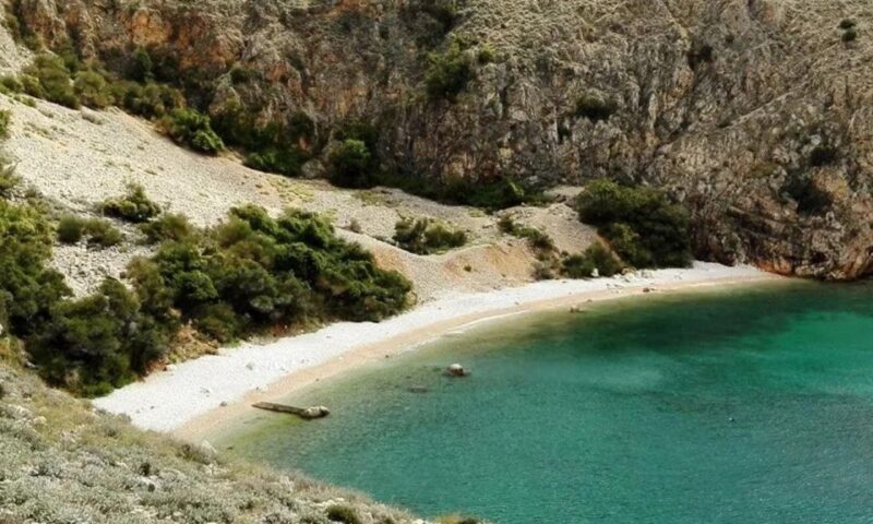 3,5h Wild Bays: Swim & Snorkel with Capt. Bobo (Public) - Starting Point & Departure