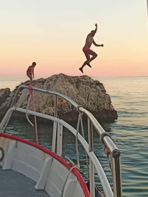 3,5h Wild Bays: Swim & Snorkel with Capt. Bobo (Public) - Swimming & Snorkeling