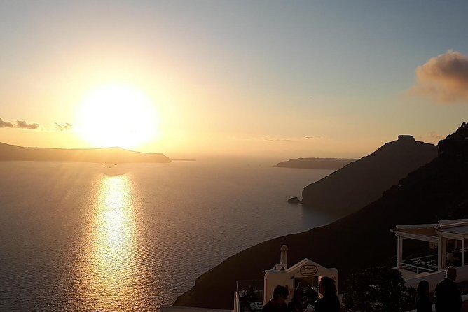 4 Hours Tailor Made Tour in Santorini - The Sum Up