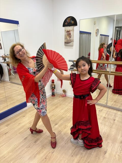 45 minutes flamenco dance class for family in Málaga - Practicalities