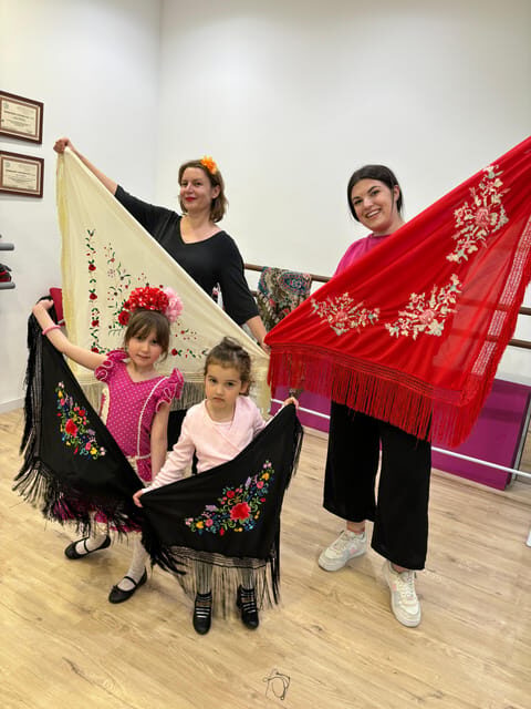 45 minutes flamenco dance class for family in Málaga - Who Will Love This Flamenco Class?