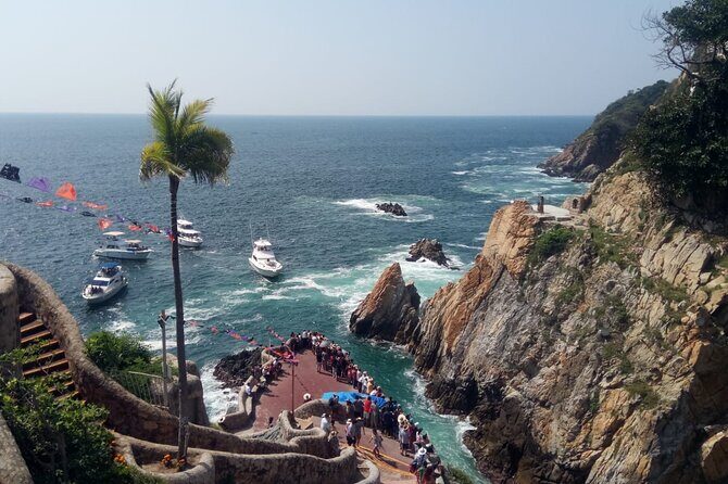 4Hr City Tour for Cruisers or Hotels Mural, Chapel & High Divers - A Deep Dive into the Tour Experience