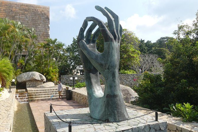 4hr Fun Guide Tour For Cruisers or Hotels Guests with Divers Show - The Sum Up