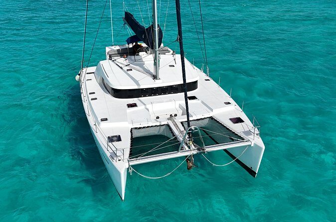 4hrs/60ft Luxury Catamaran Private Charter Cancun to Isla Mujeres - What Sets This Tour Apart?