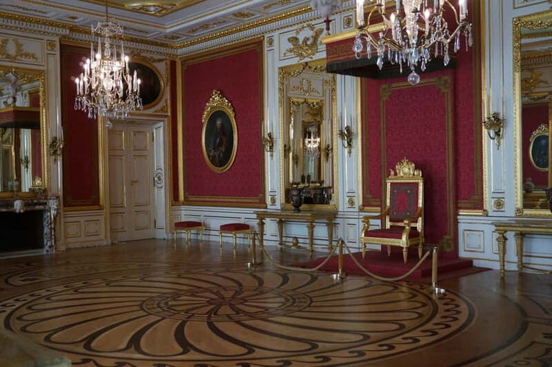 5 hour: Royal Castle, Old Town and Lazienki Park/inc.Pick-up - Key Points