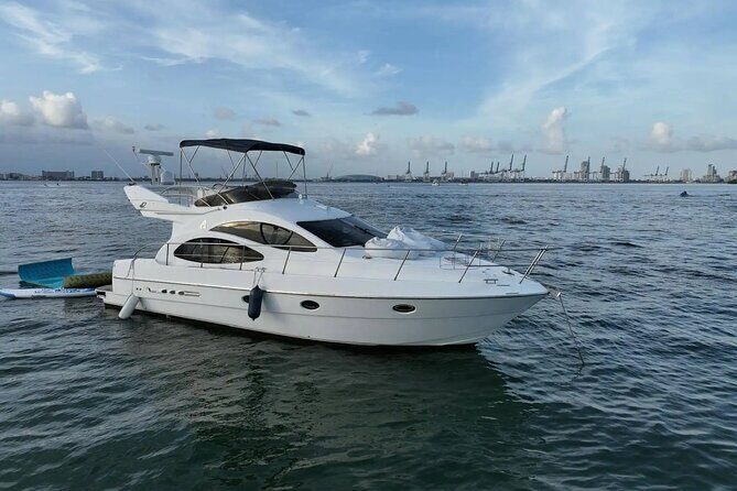 50ft, 1 Hour FREE Miami Yacht Rental, 2 to 6 Hours, 13 People - Key Points