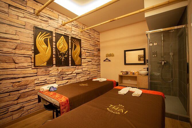 60 min Couple's Massage to Choose and 30 min Floral Bath THAI MASSAGE ALURA - An Authentic Relaxation Experience in the Heart of Barcelona