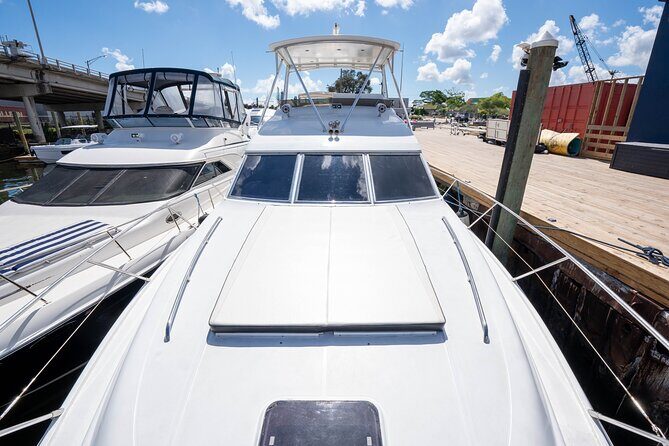 60ft 1 Hour FREE | Miami Yacht Rental | 3 to 6 Hours | 13 People - Who Should Consider This Yacht Rental?