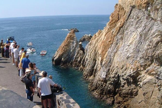 6Hr Cruise or Hotels City Tour, Divers, Baby Turtles Peace Chapel - An In-Depth Look at the 6-Hour Acapulco Experience